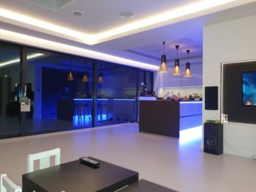 Contemporary Kitchen LEDs - stunning lighting installation