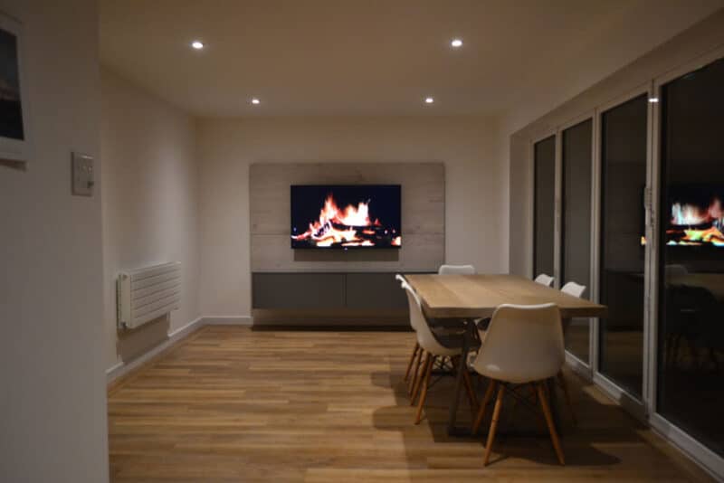 TV room lit by RGBW LEDs - Media Panel Project - InStyle LED